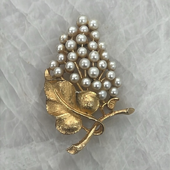 Jewelry | Vintage Gold Tone Faux Pearls Grapes Cluster Leaf Pin Signed ...